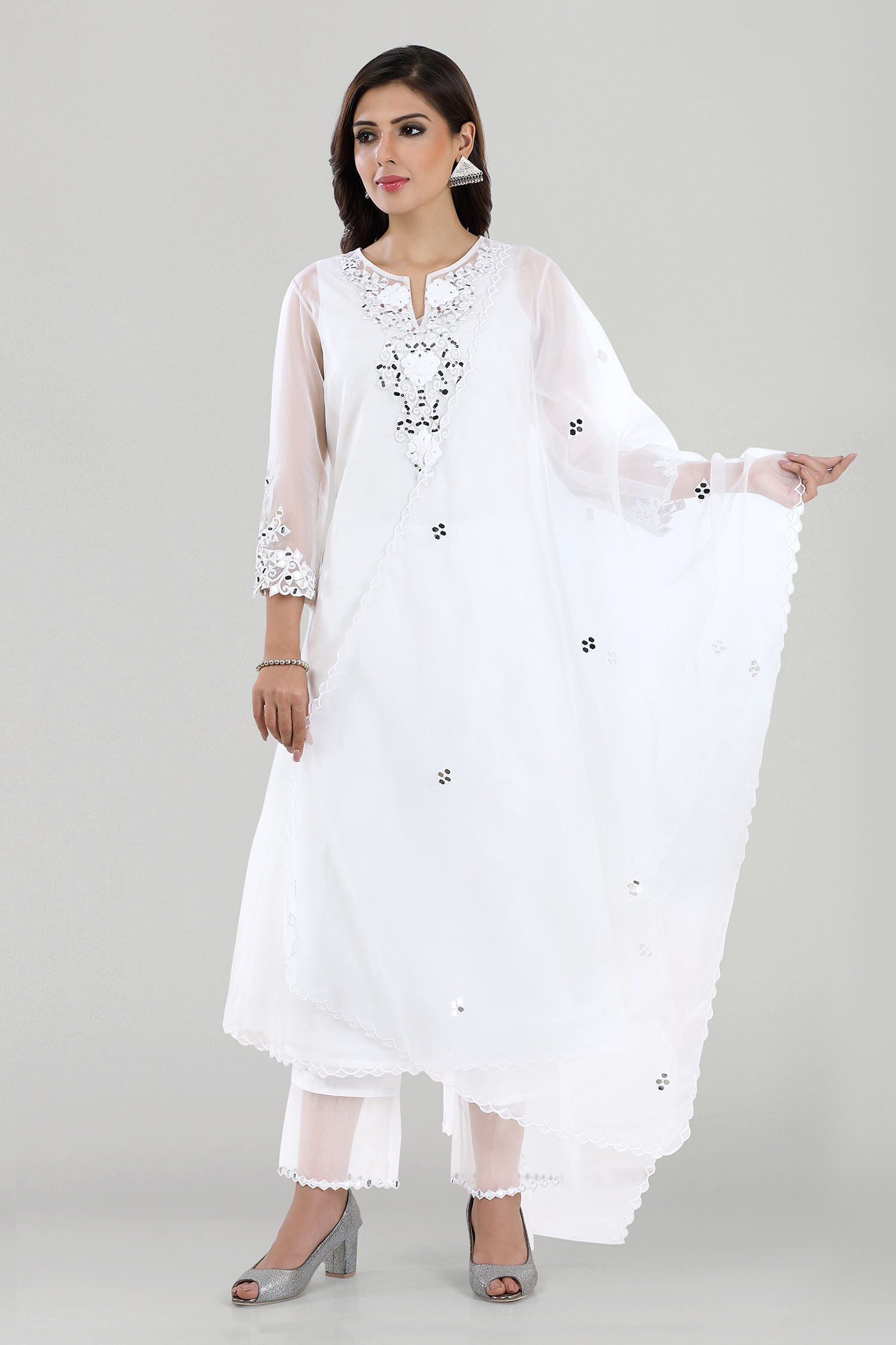 Buy Asaga White Chanderi Silk Kurta Set Online | Aza Fashions