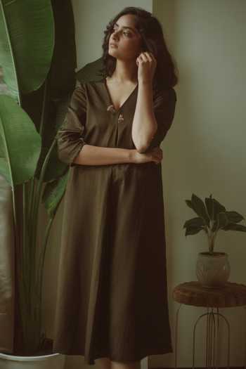 Buy TIL Green Cotton Silk Satin Snuff Pleated V Neck Dress Online | Aza ...
