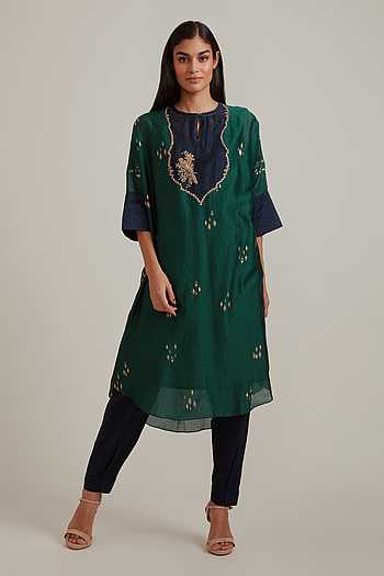 Buy Vamil by Tina & Sonali Green Foil Print Kaftan Kurta And Pant Set ...