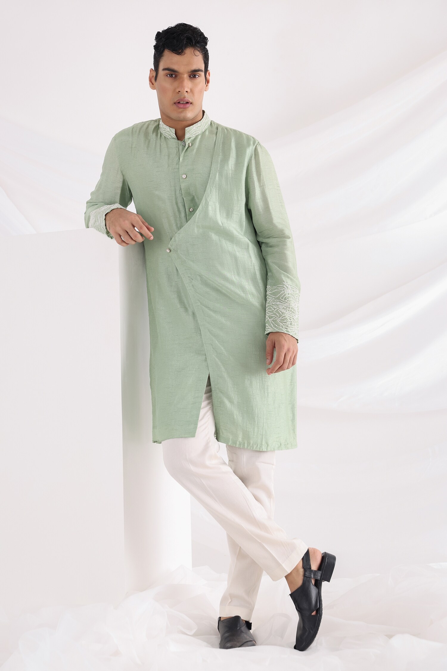 Buy Smriti by Anju Agarwal Green Bam Silk Overlap Kurta Set Online ...