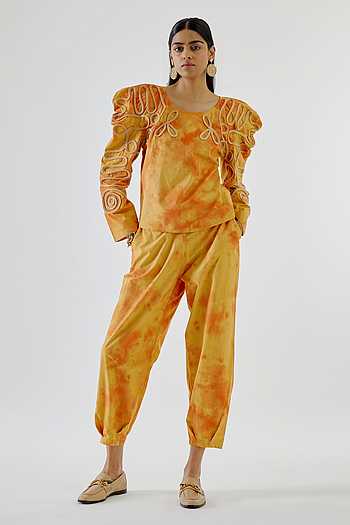 Buy Echo by Tanya Arora Yellow Cotton Sunset Tie Dye Cropped Pant ...
