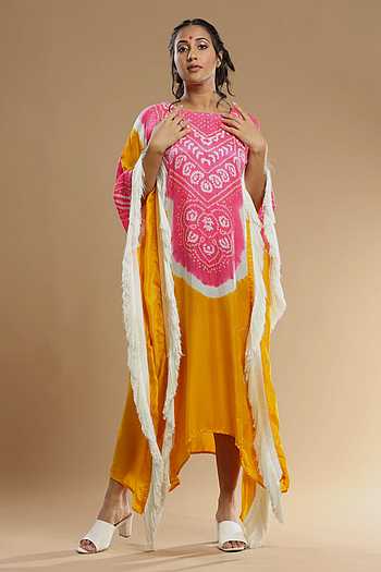 Buy Etasha by Asha Jain Pink Gajji Silk Bandhani Pattern Kaftan Online ...