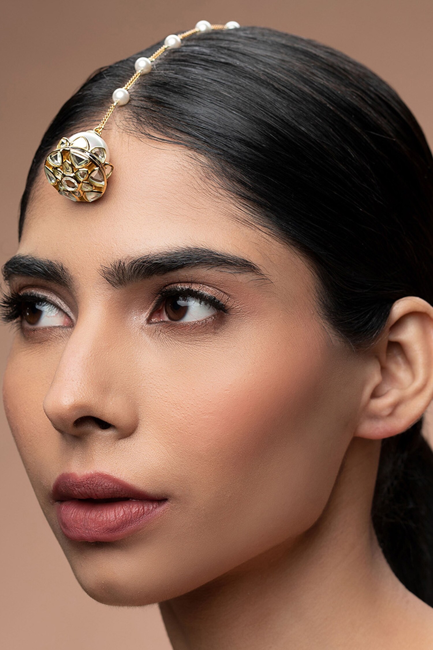 Buy Isharya Amara Mirror Pearl Dainty Maangtikka Online | Aza Fashions