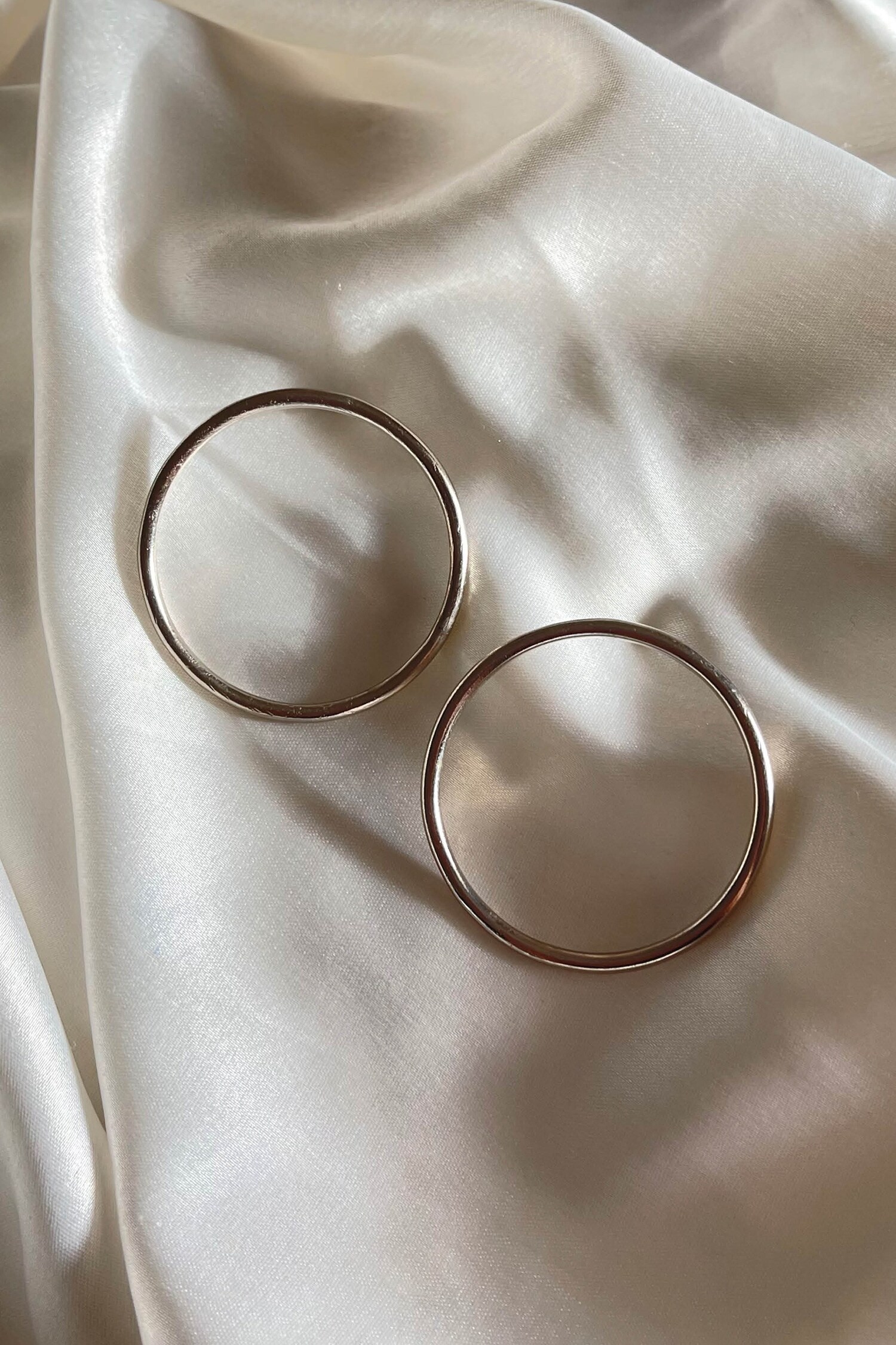 Buy Aaree Accessories Metallic Circular Shape Hoops Earrings Online ...