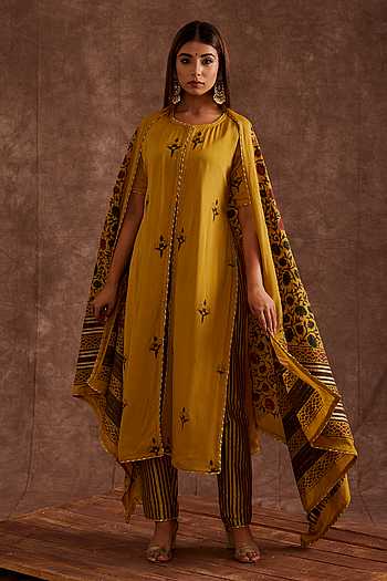 Buy Yellow Chinon Printed Floral Round Handblock Slit Kurta Set For ...