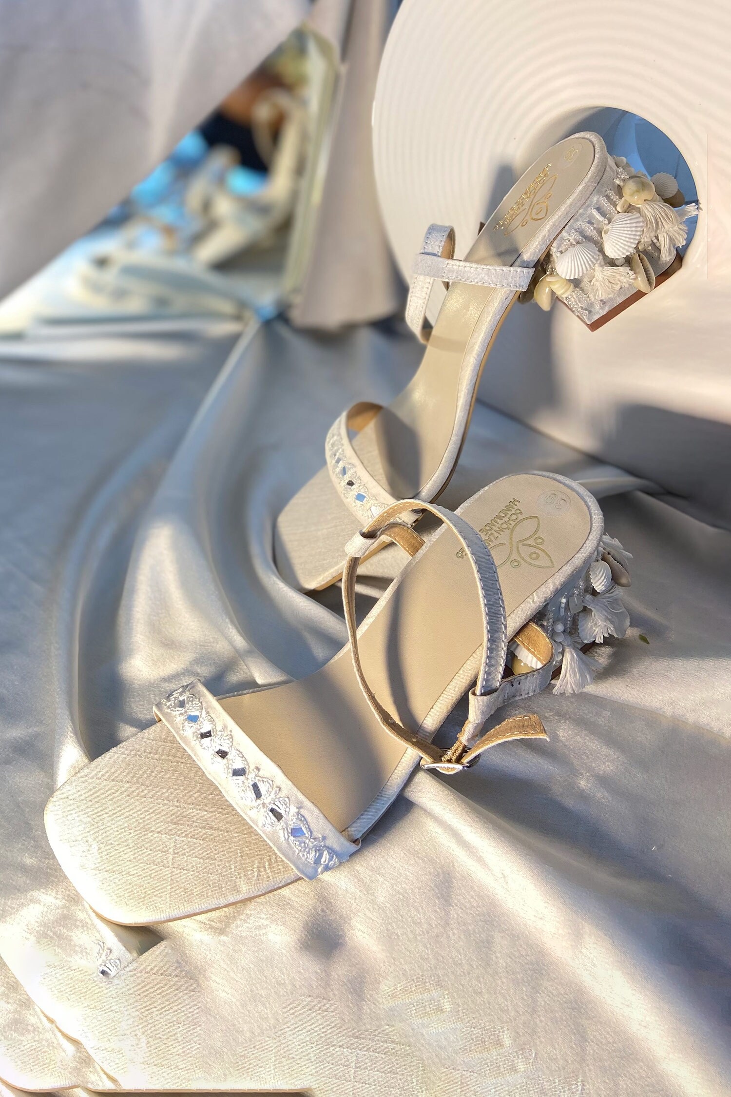 Buy Schon Zapato Off White Raw Silk Mirror And Shell Embroidered Block ...