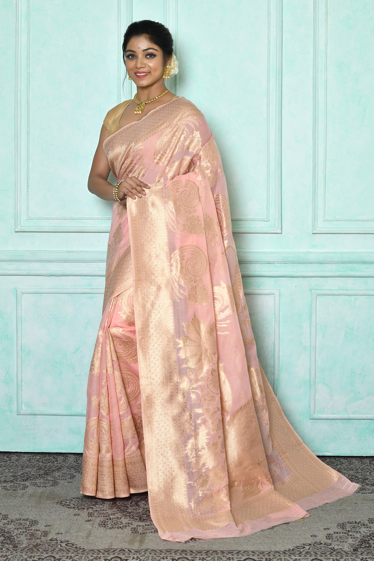Buy Pink Silk Woven Floral Placed Patterned Saree For Women by Naintara ...