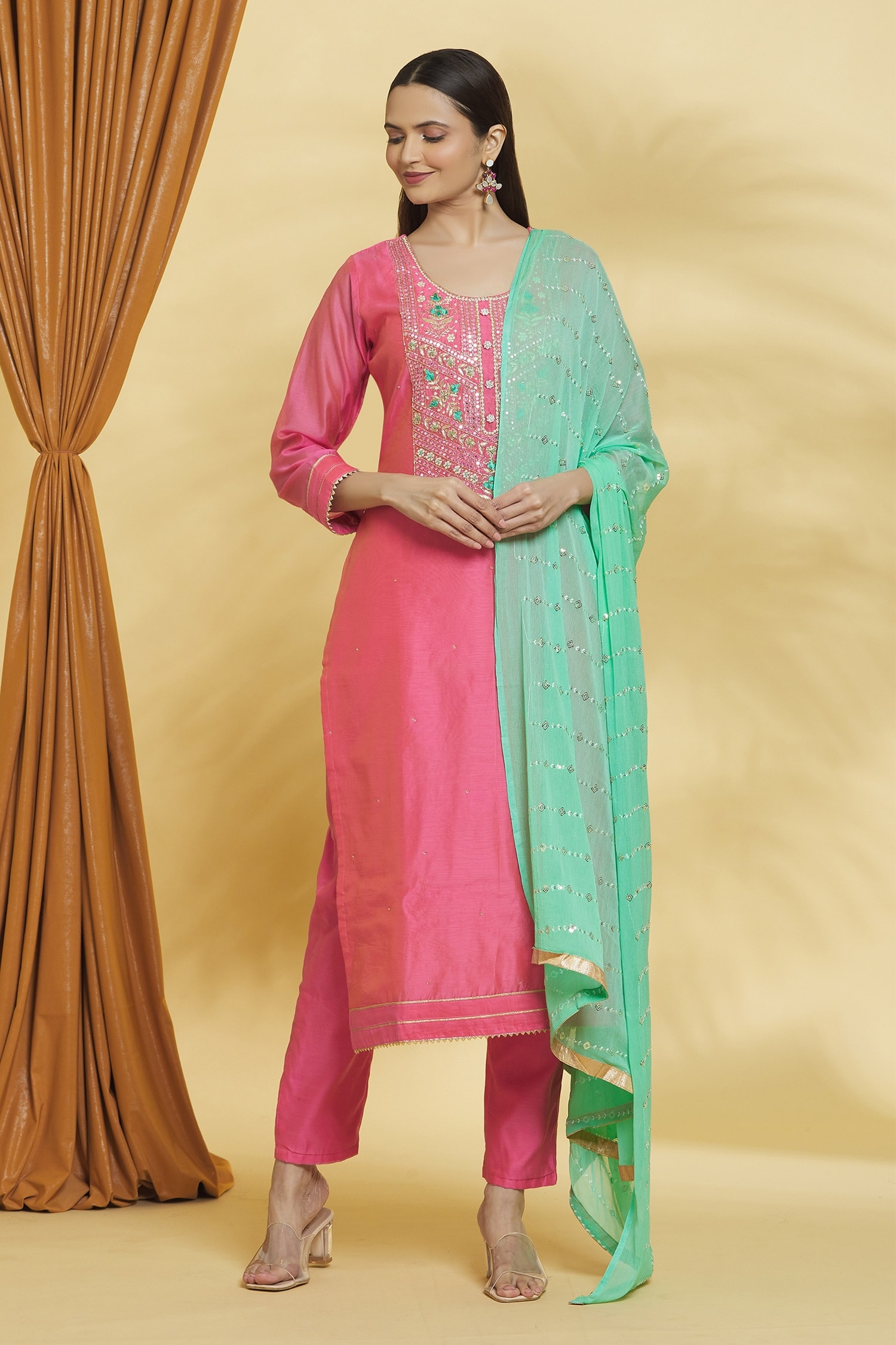Buy Nazaakat by Samara Singh Pink Silk Embroidered Kurta Set Online | Aza Fashions