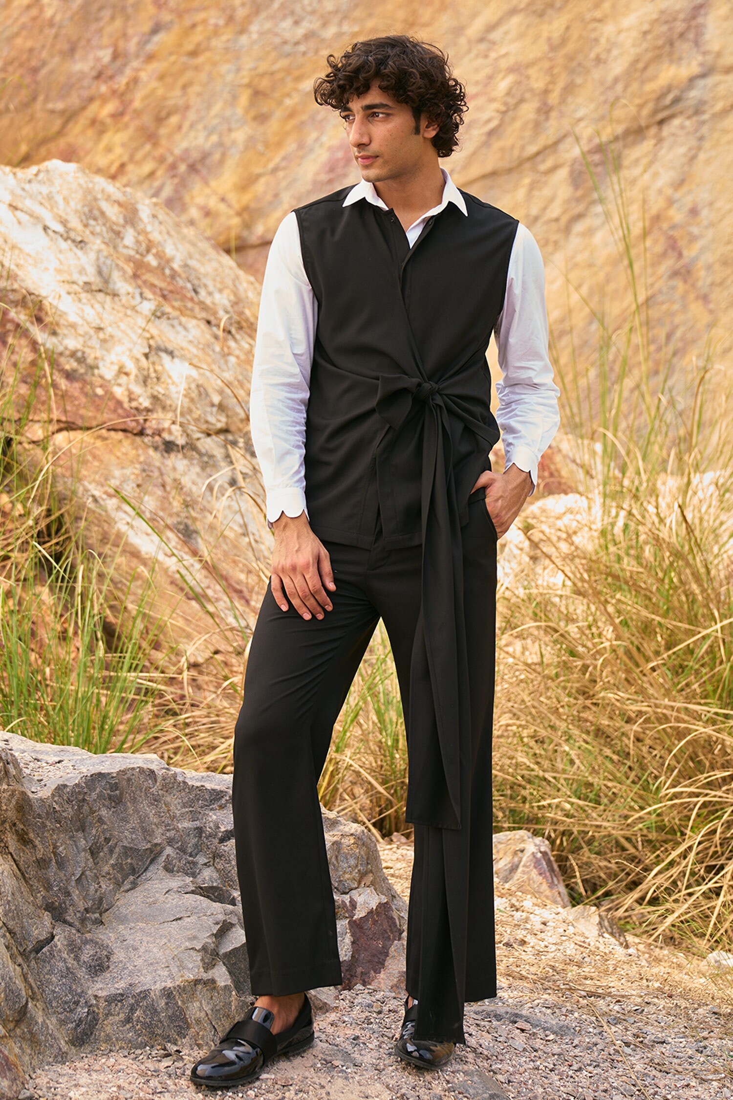 Buy Dash and Dot Black Polyester Sleeveless Tie-up Jacket Online | Aza ...