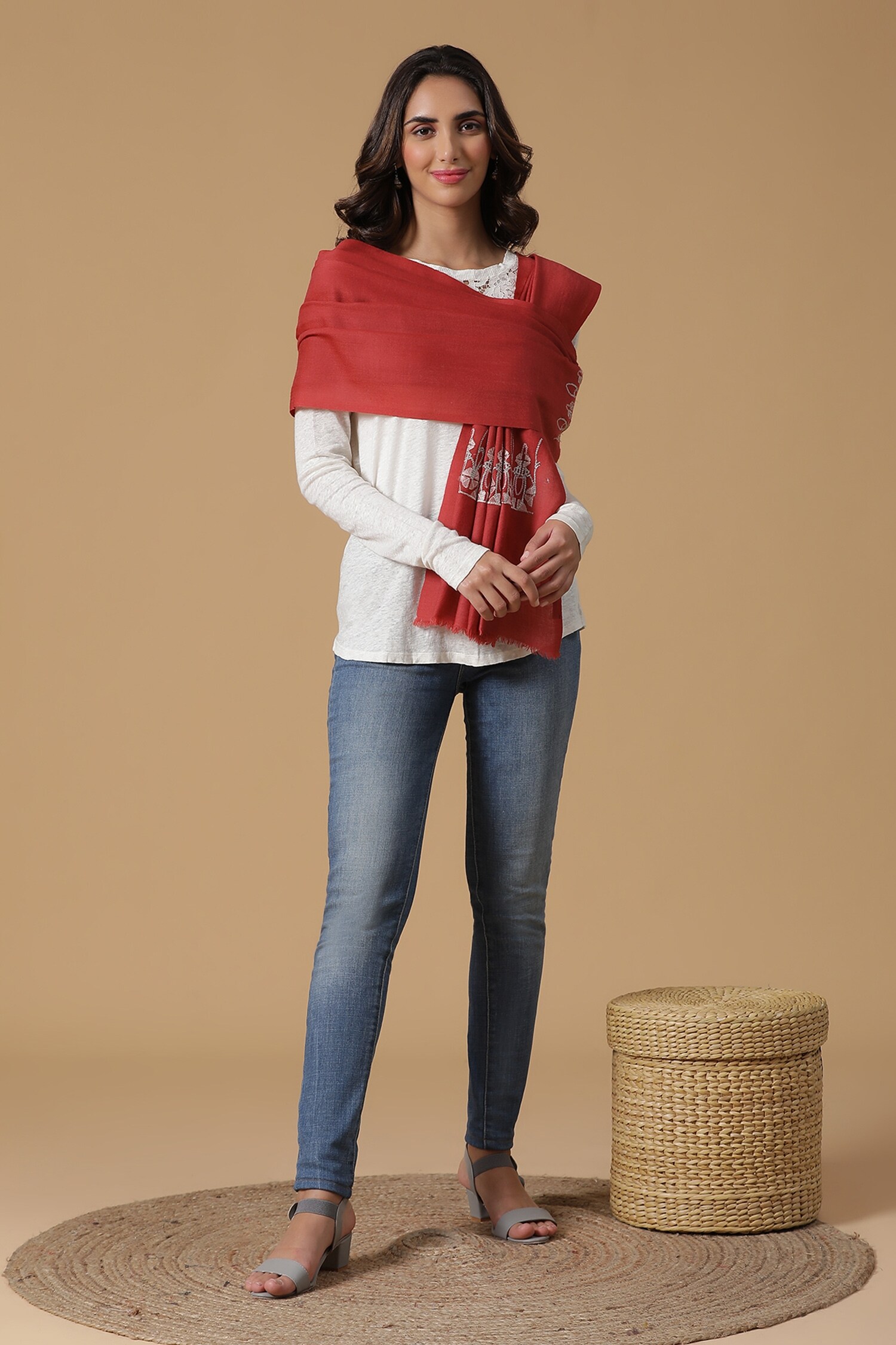 Buy Shingora Wool Border Embroidered Stole Online | Aza Fashions