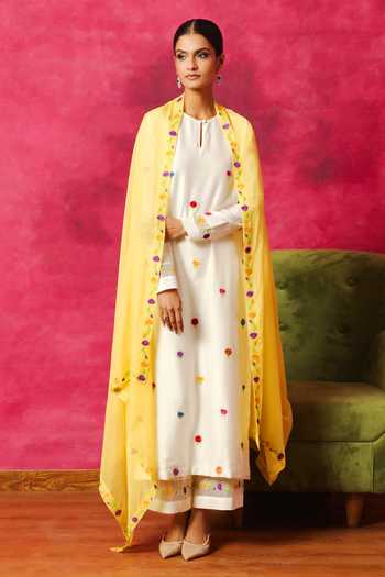 Buy Off White Kurta Embroidery Floral Keyhole Silk Chanderi Set For ...