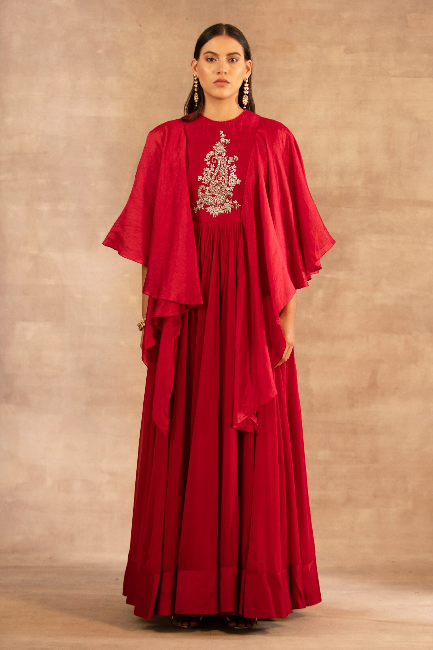 Buy Red Raw Silk Embroidered Zardozi Round Placement Draped Anarkali ...