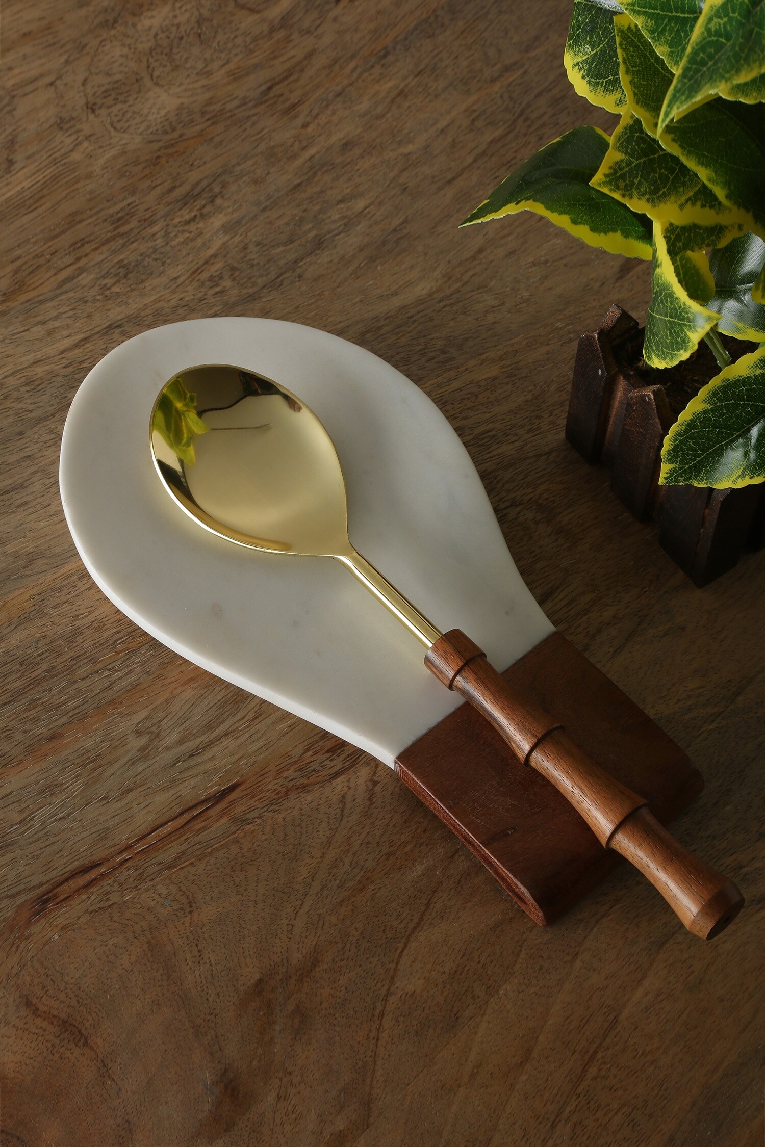 Buy Amoli Concepts Marble And Mango Wood Spoon Rest Online | Aza Fashions
