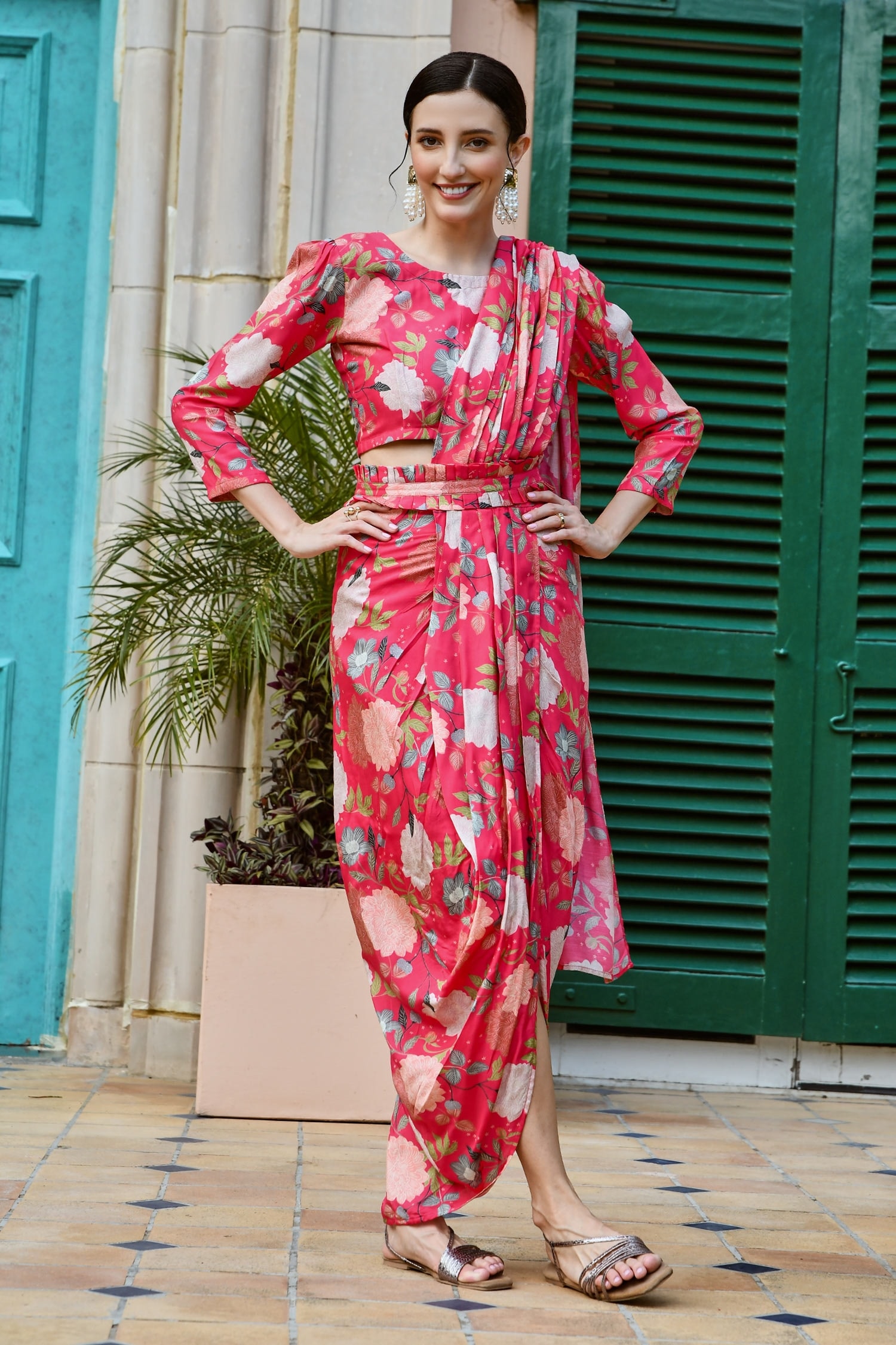 Buy Red Muslin Floral Round Pre-draped Saree Set For Women by KARAJ ...