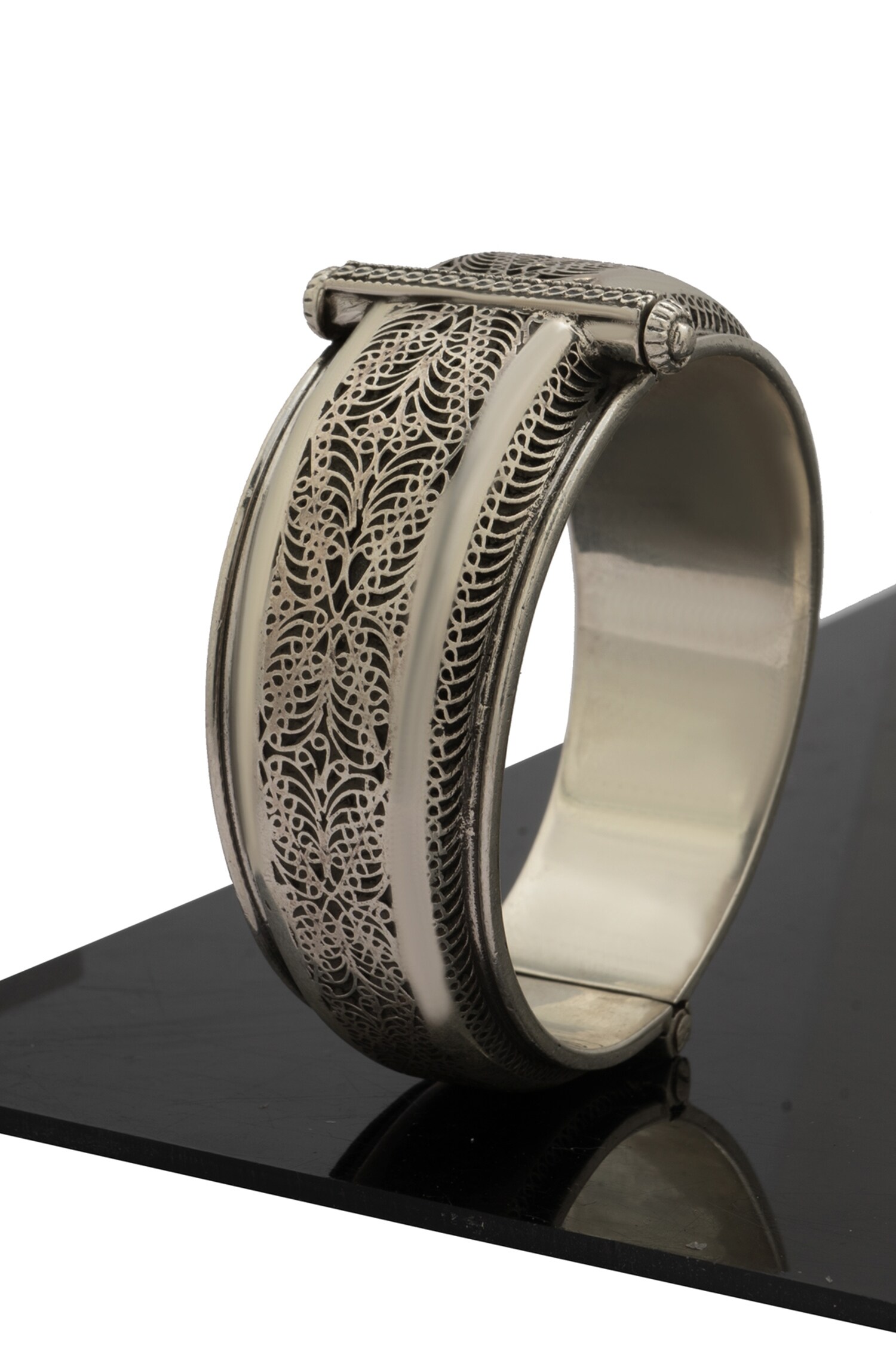 Buy Neeta Boochra Tribal Floral Cutwork Bangle Online | Aza Fashions