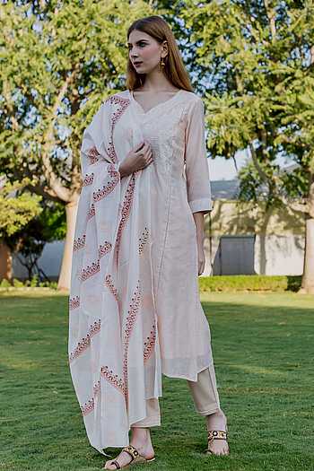 Buy Pink Kurta And Dupatta Chanderi Embroidery Thread Leaf Neck Set For ...