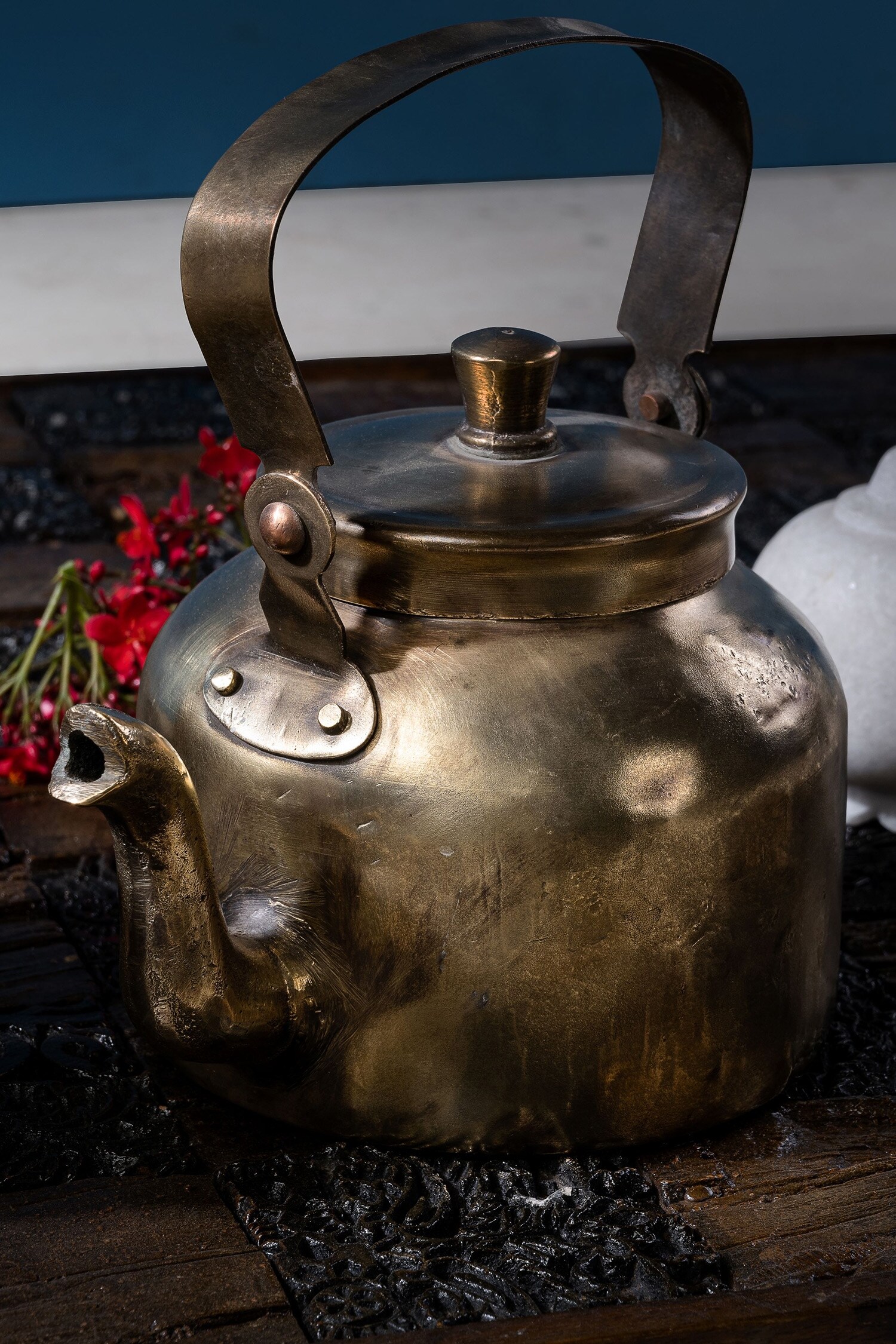 Buy Purana Darwaza Vintage Brass Tea Kettle Online | Aza Fashions