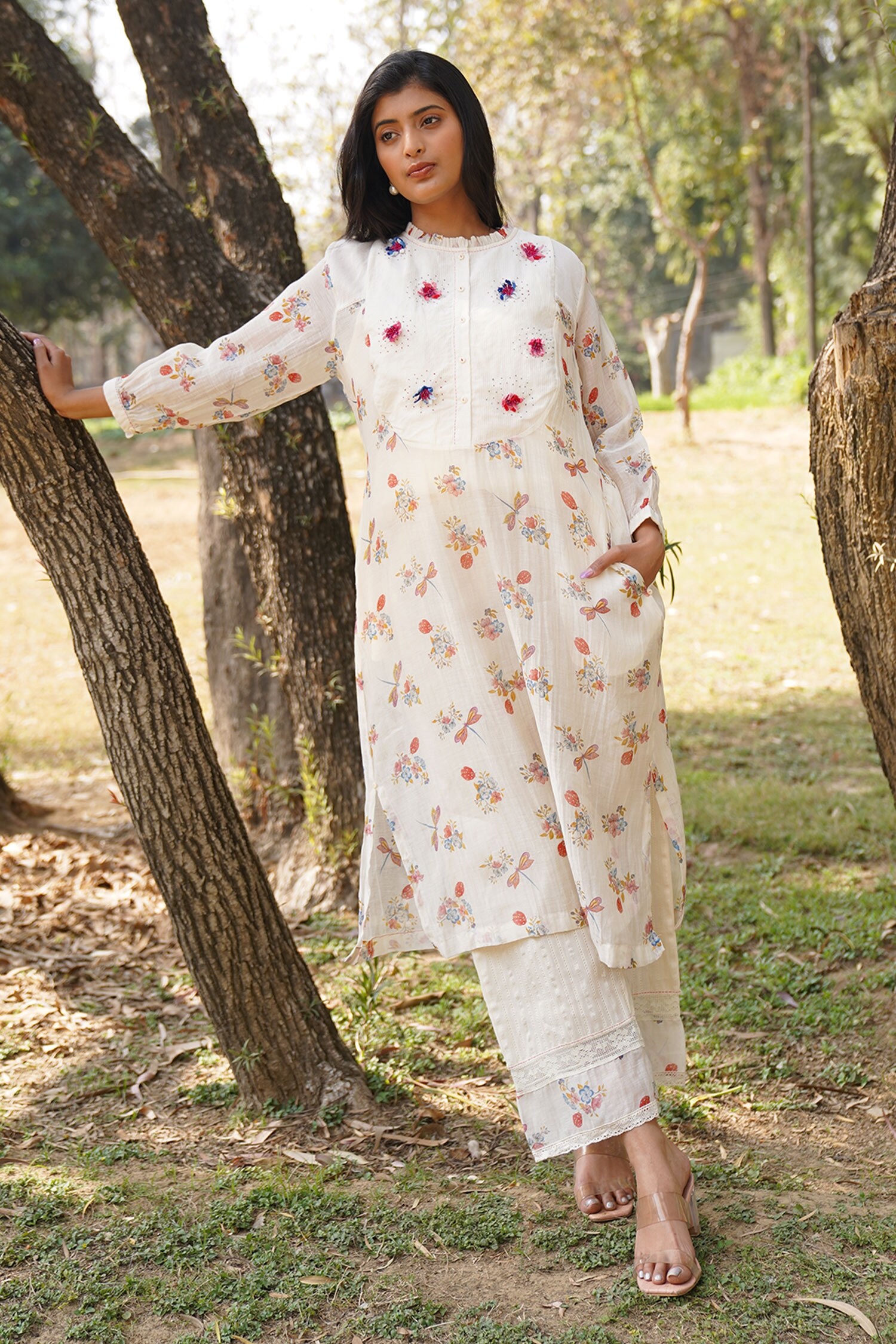 Buy Dhaari Off White Hand Painted Pant Online | Aza Fashions