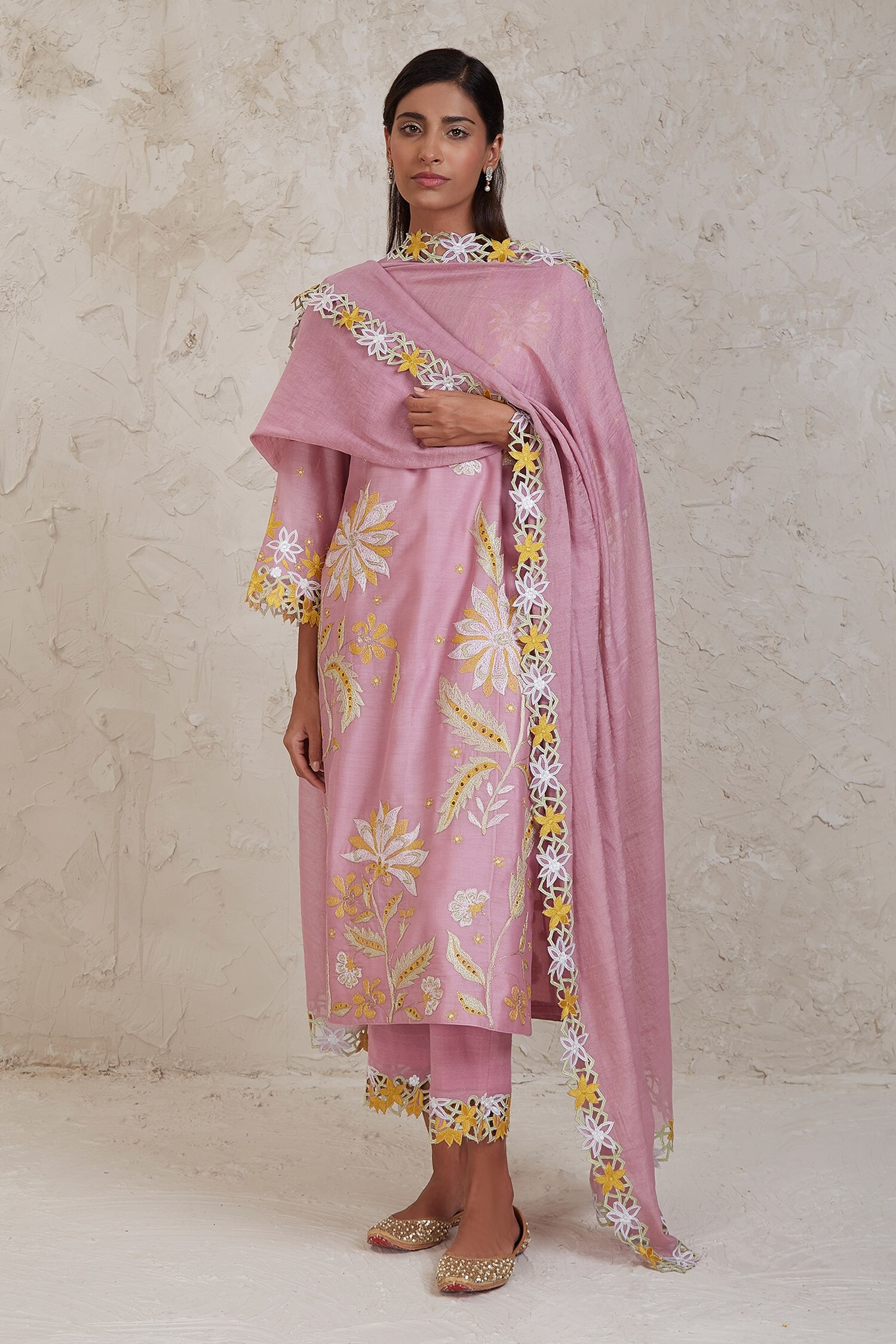 Buy Pink Handwoven Pure Chanderi Embroidered Daria Work Kurta Pant Set ...