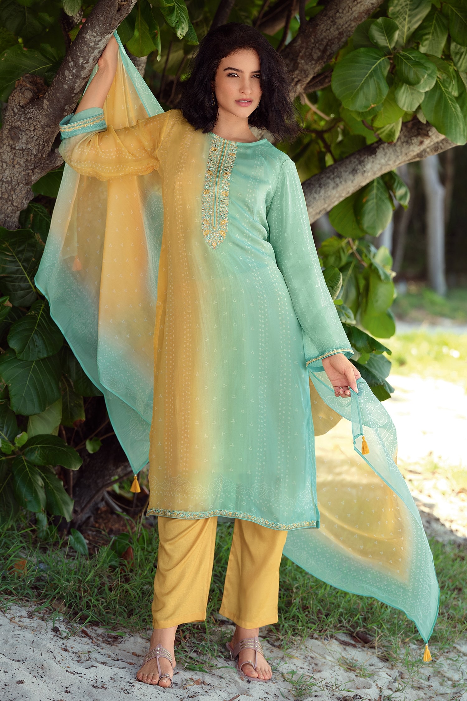 Buy Label Varsha Blue Embroidered Border Ombre Kurta Set Online | Aza ...