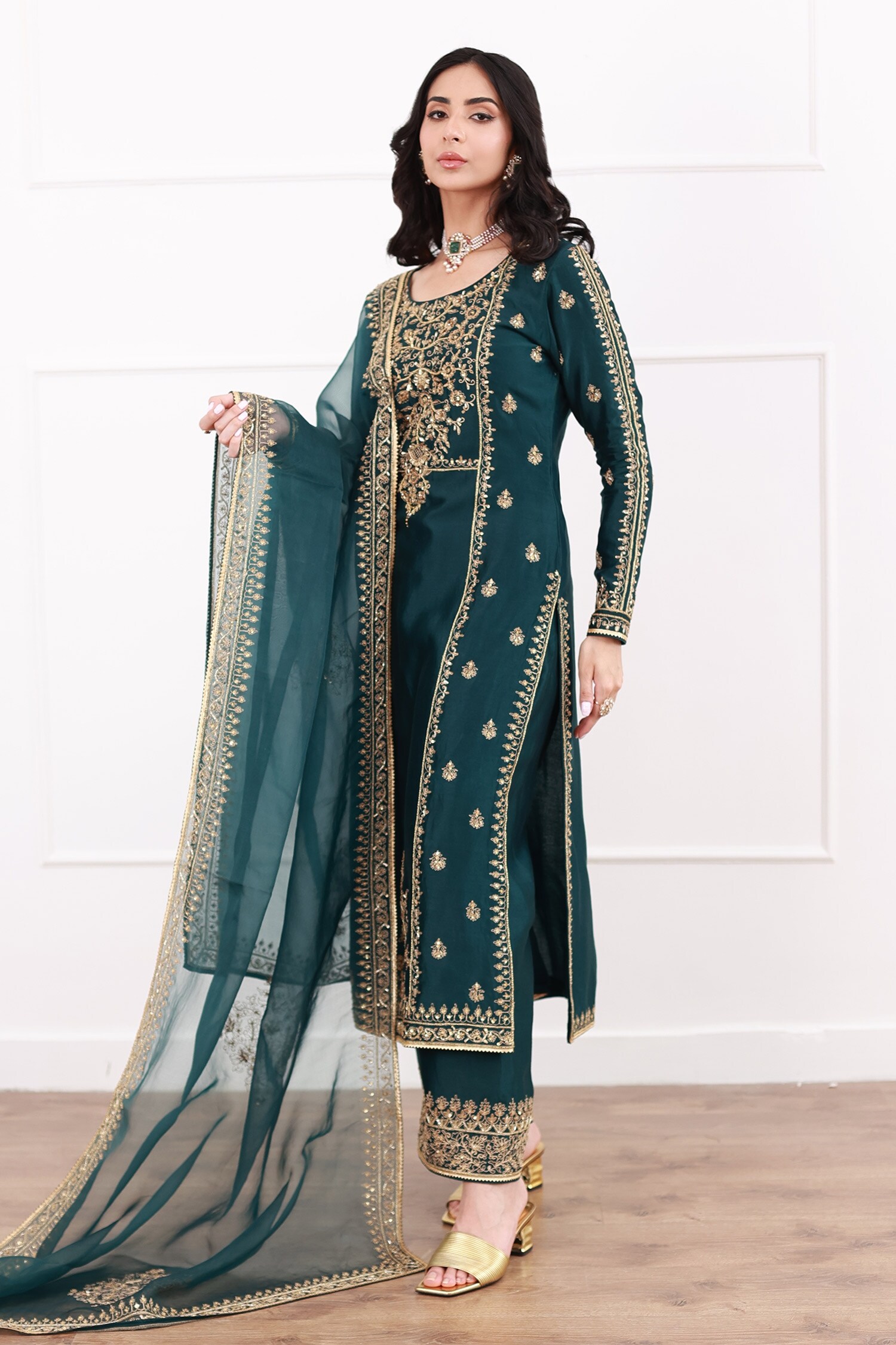 Buy Green Chanderi Embroidered Floral Round Kurta Pant Set For Women by ...