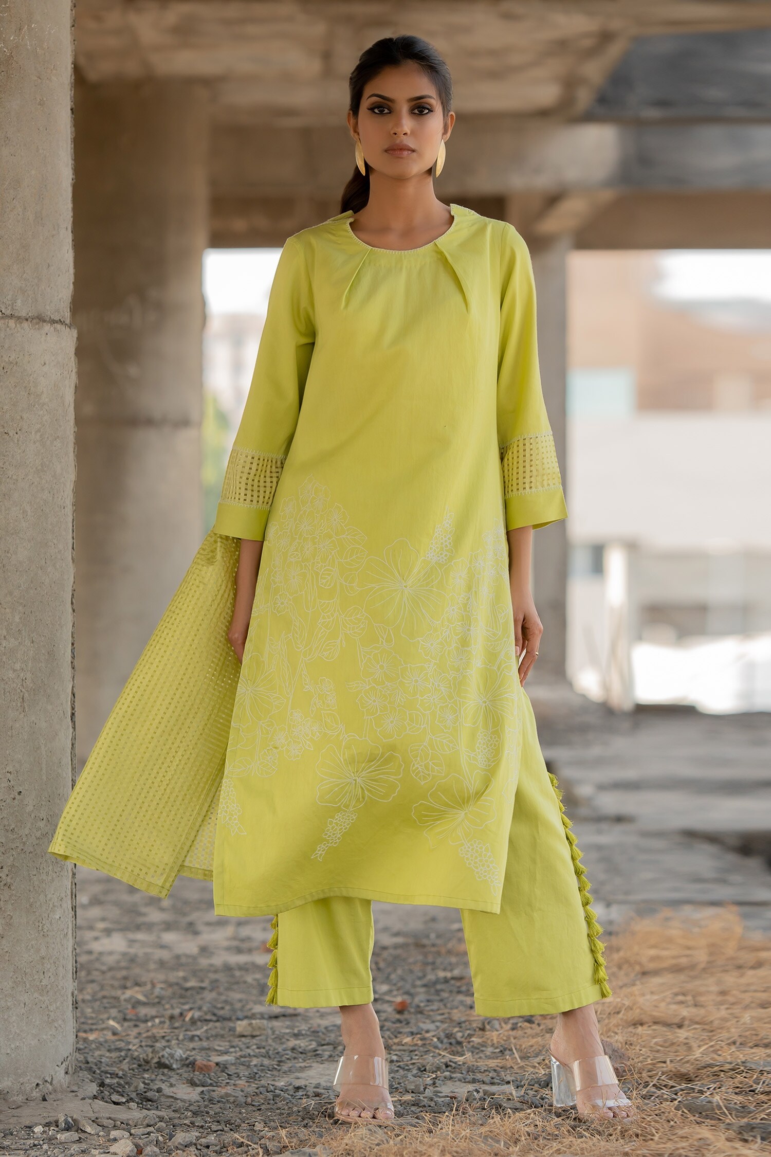 Buy Pooja-Keyur Green Artistic Abstraction Embroidered Kurta And Pant ...