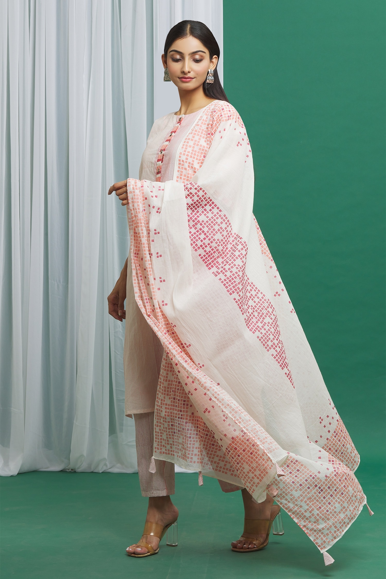 Buy Silkwaves Pink Cotton Hand Block Print Dupatta Online | Aza Fashions