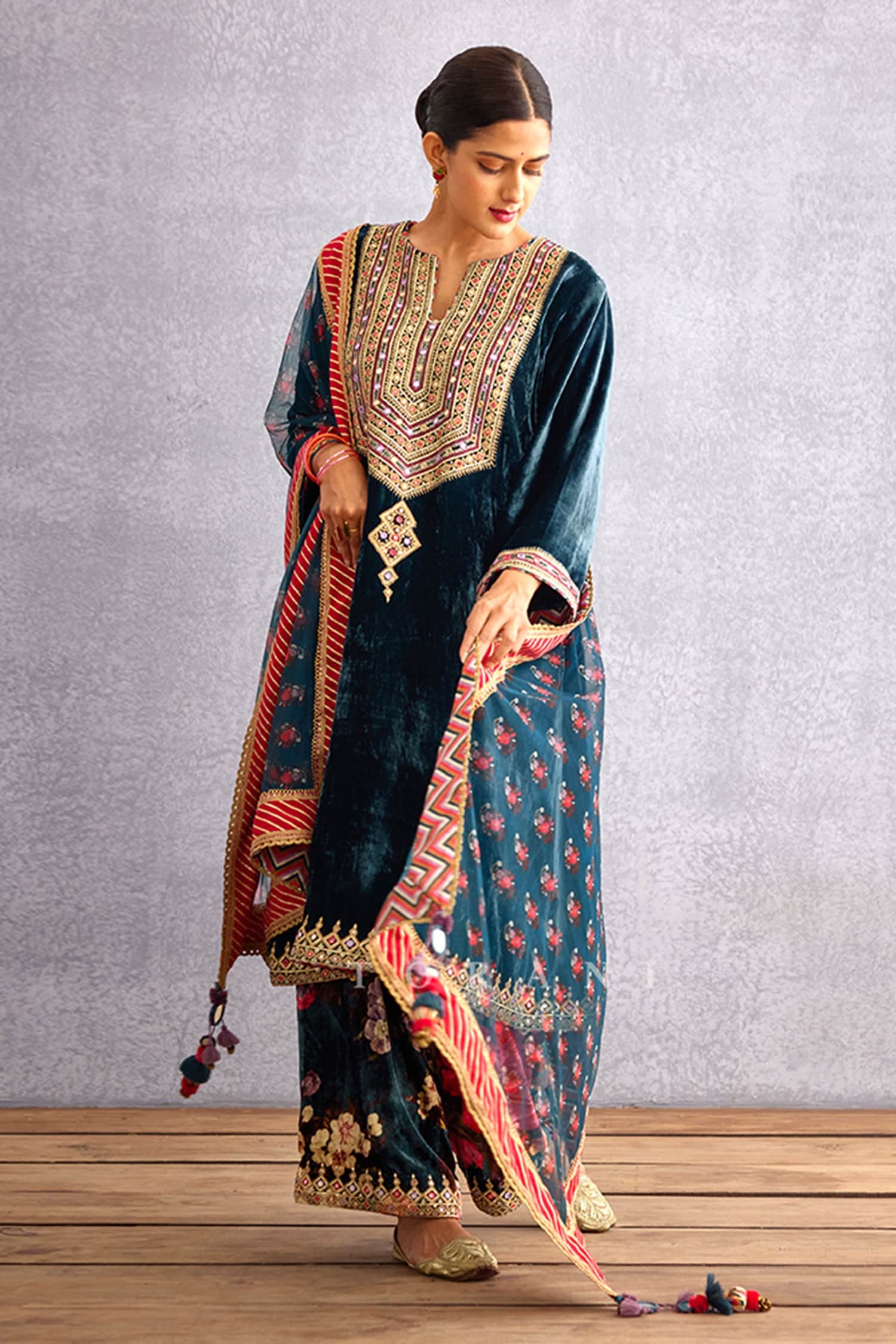 Buy Blue Silk Velvet Print And Shabnami Makhmal Paakizah Phiran Kurta ...