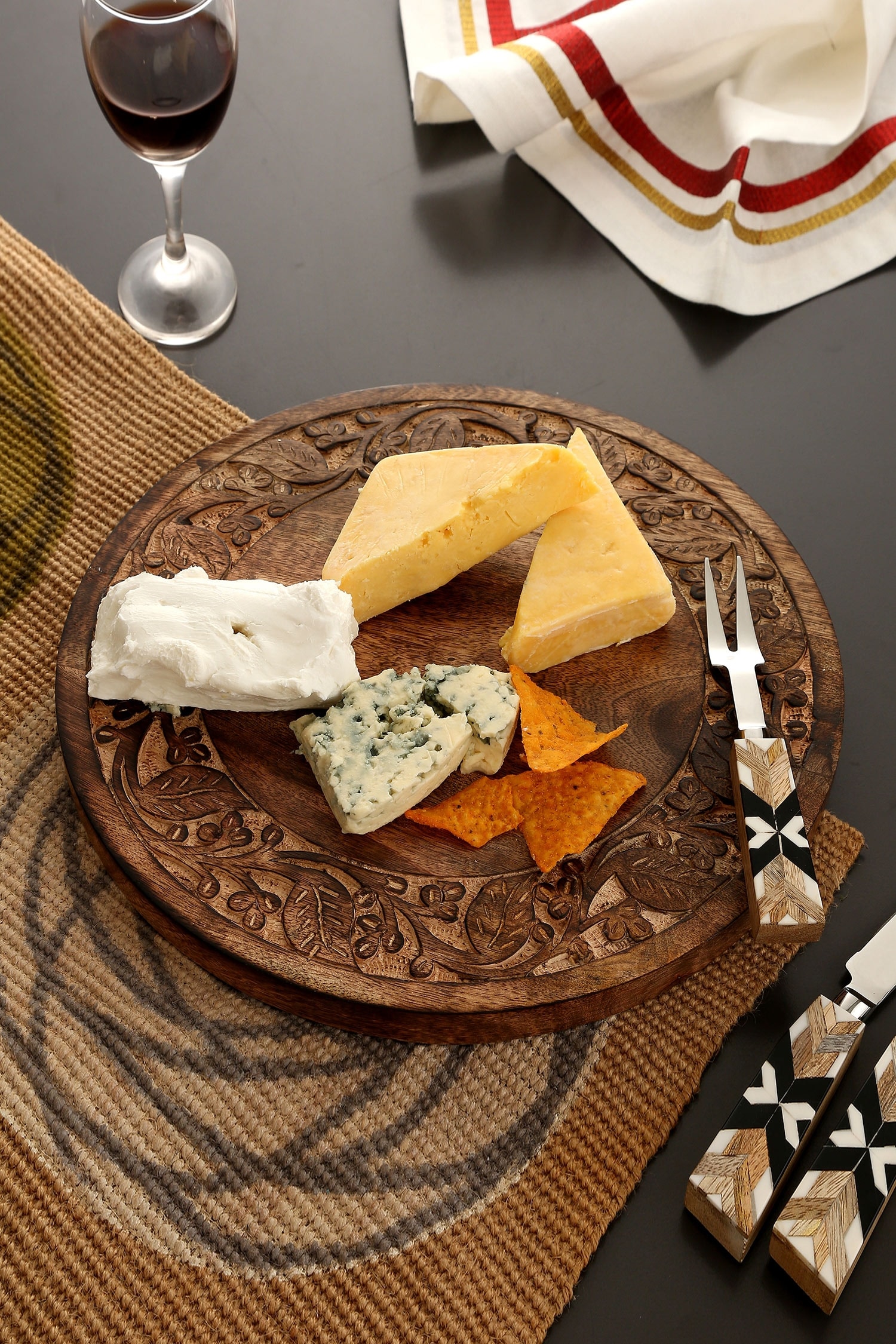 Buy Amoli Concepts Carved Flower Border Chopping Board Online | Aza ...