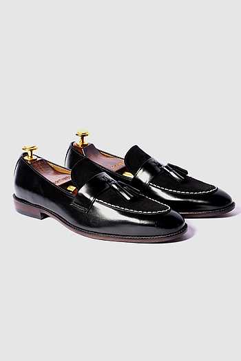 Buy Artimen Black Leather Blawit Front Tassel Embellished Loafers ...