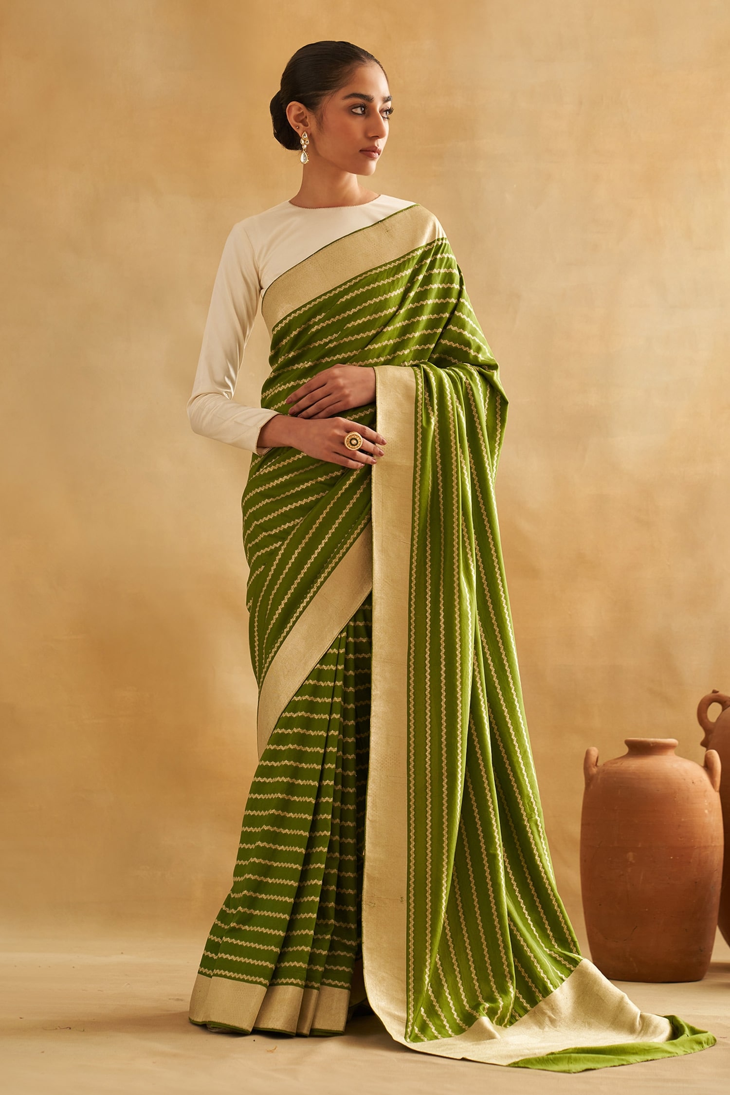 Buy Taisha Green Hand Woven Saree With Contrast Blouse Online | Aza ...