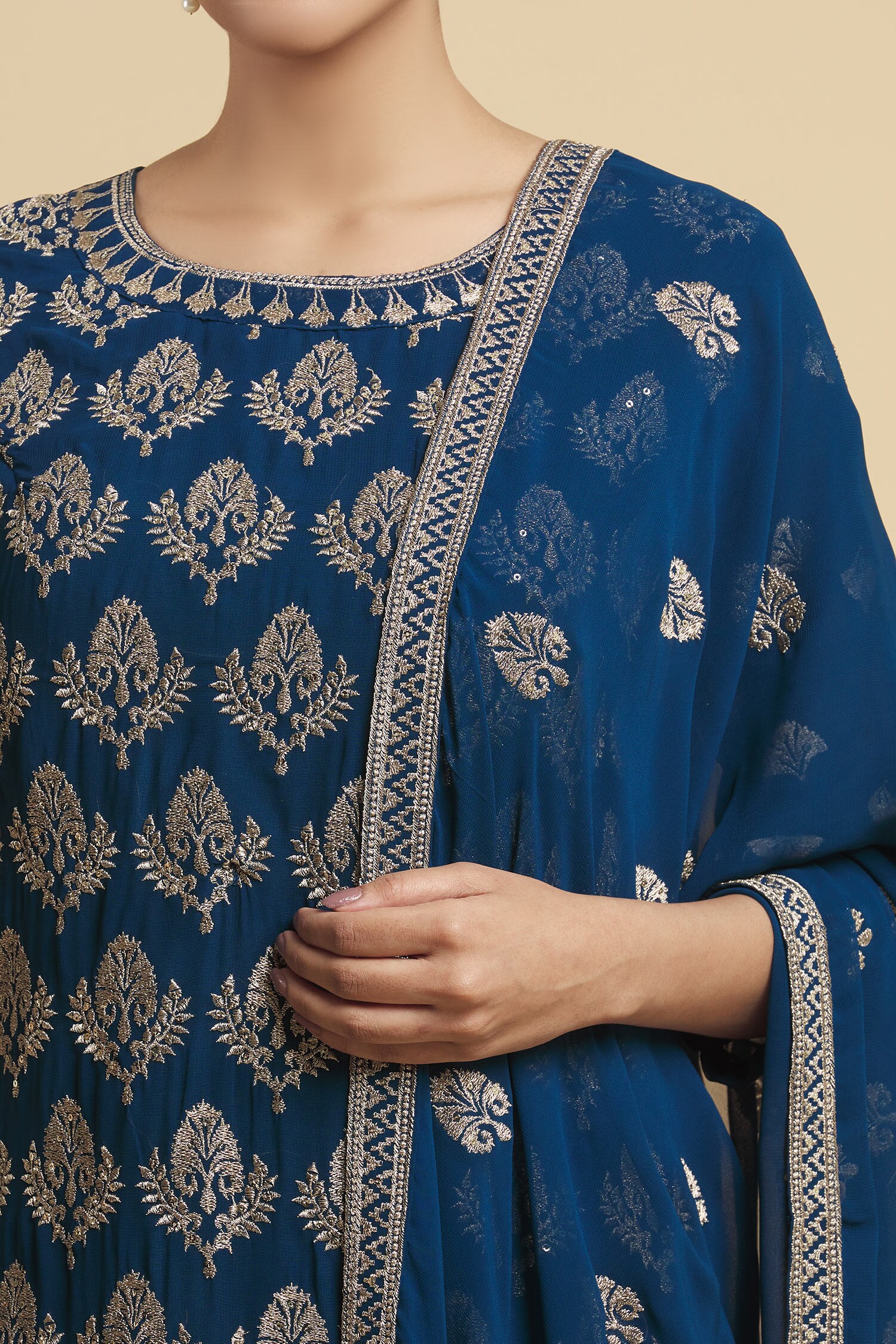 Buy Embroidered Kurta Set by Khwaab by Sanjana Lakhani at Aza Fashions