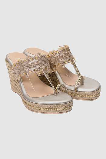 Buy Nidhi Bhandari Gold Matt Napa Kolhapuri Jute Wedges Online | Aza ...