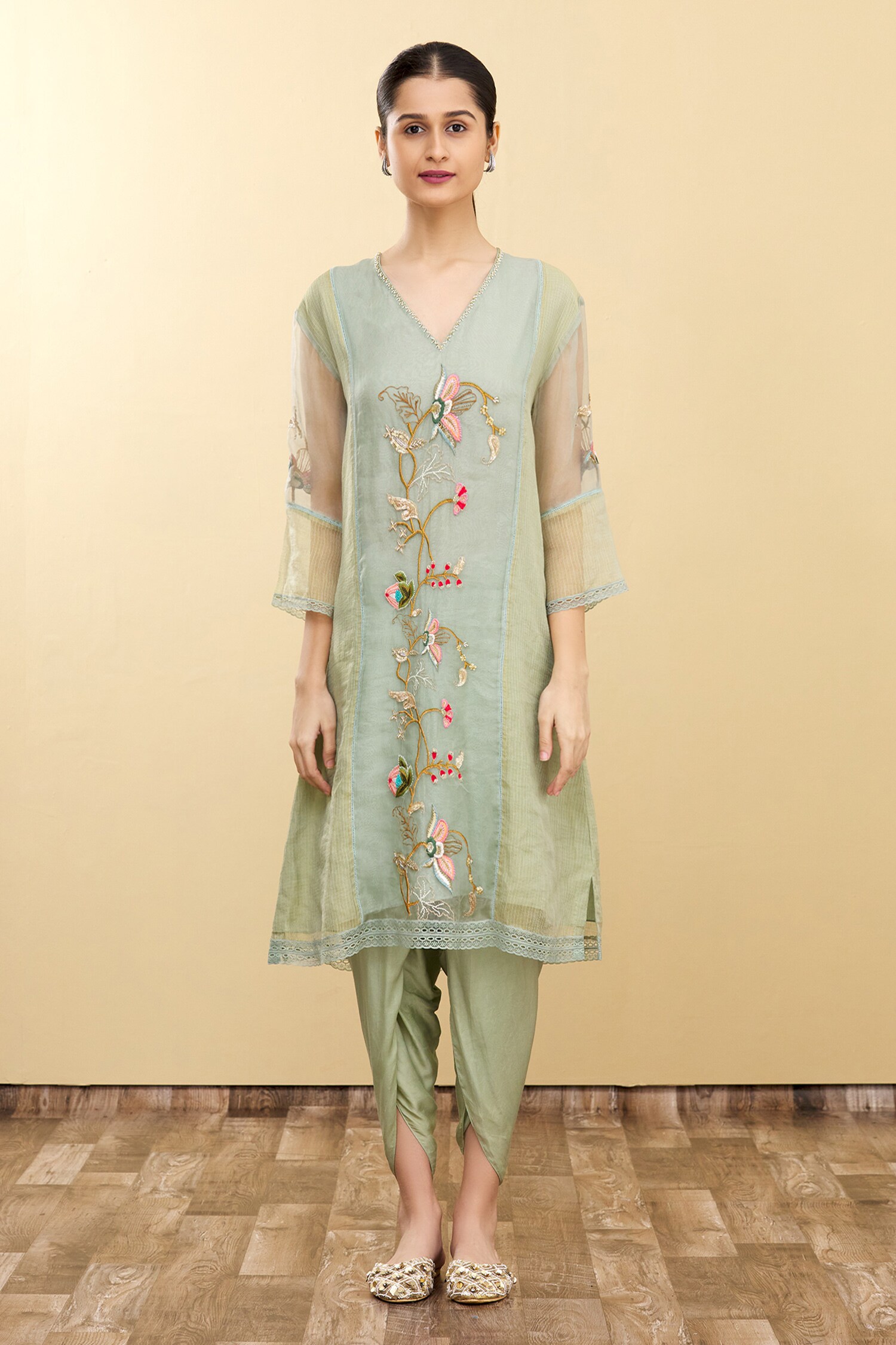 Buy Desert Shine by Sulochana Jangir Green Handloom Tissue Kurta Set ...