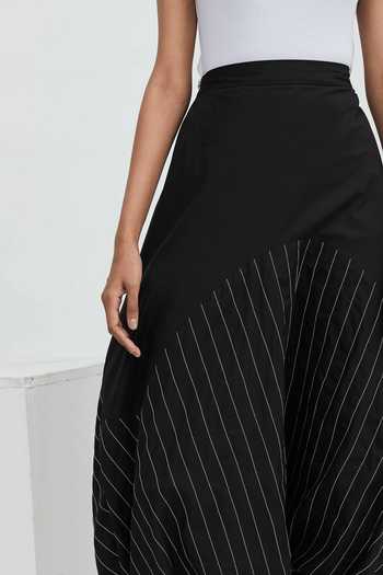 Buy Aakaar Black Cotton Textured Zouave Pants Online | Aza Fashions