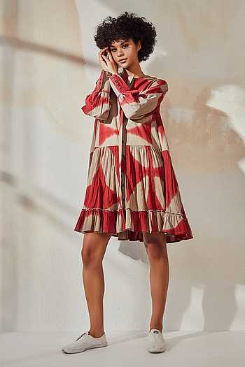 Buy Kharakapas Red Mulmul Clamp Dyed Dress Online | Aza Fashions