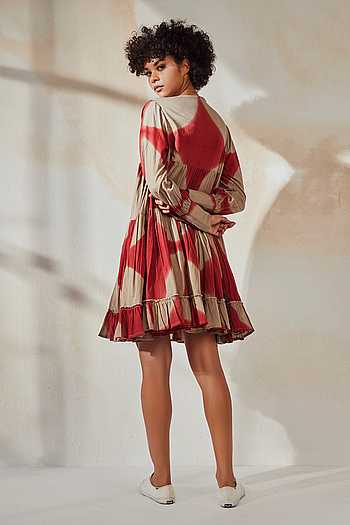 Buy Kharakapas Red Mulmul Clamp Dyed Dress Online | Aza Fashions