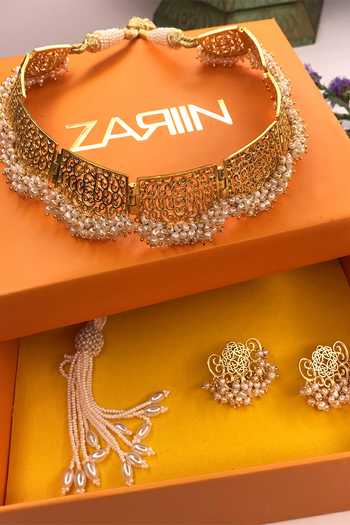 Buy Zariin Cutwork Jewellery Set Gift Box Online | Aza Fashions
