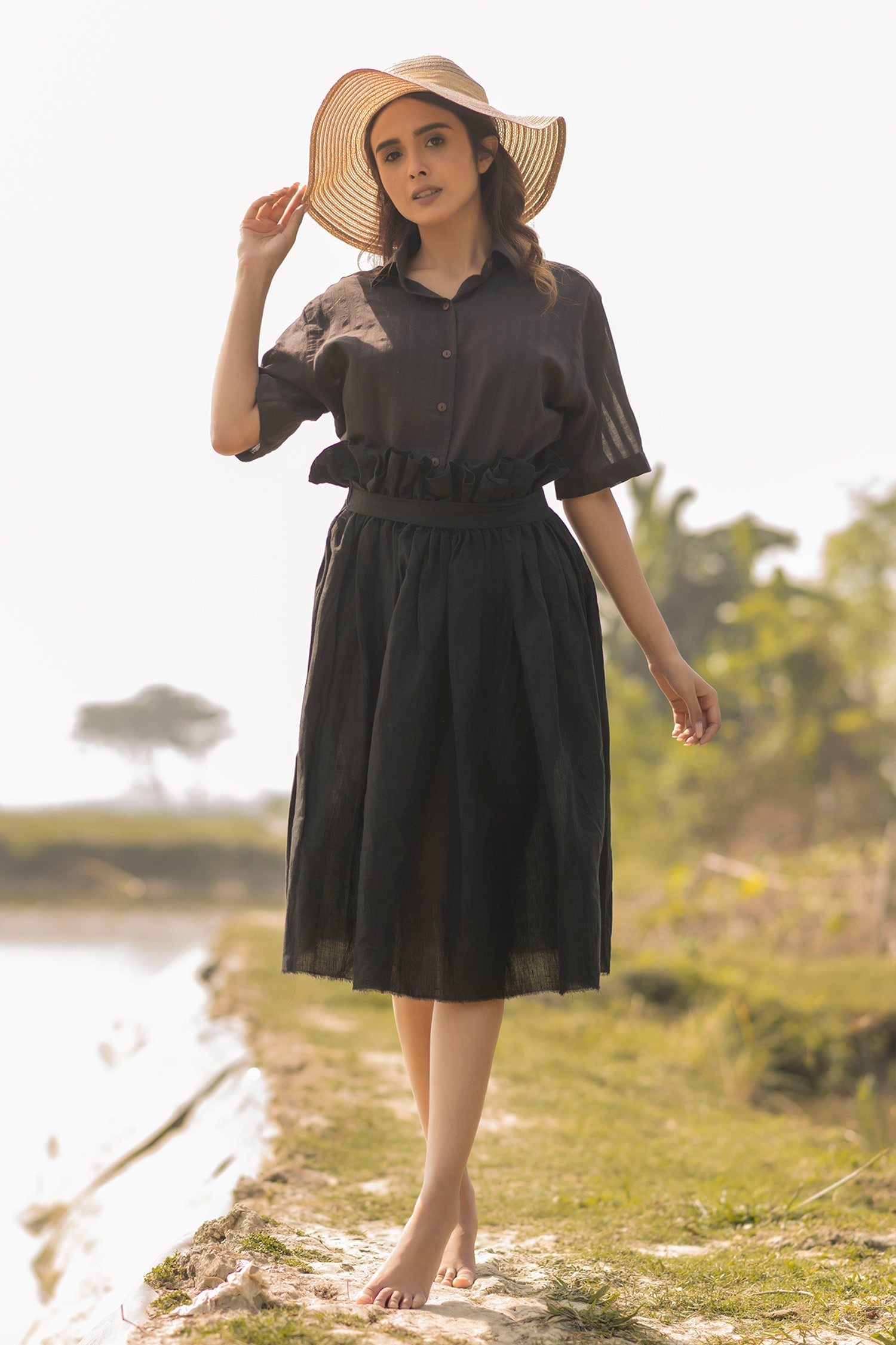 Buy Vaani Beswal Black Handwoven Linen Tzila Paperbag Skirt Online ...