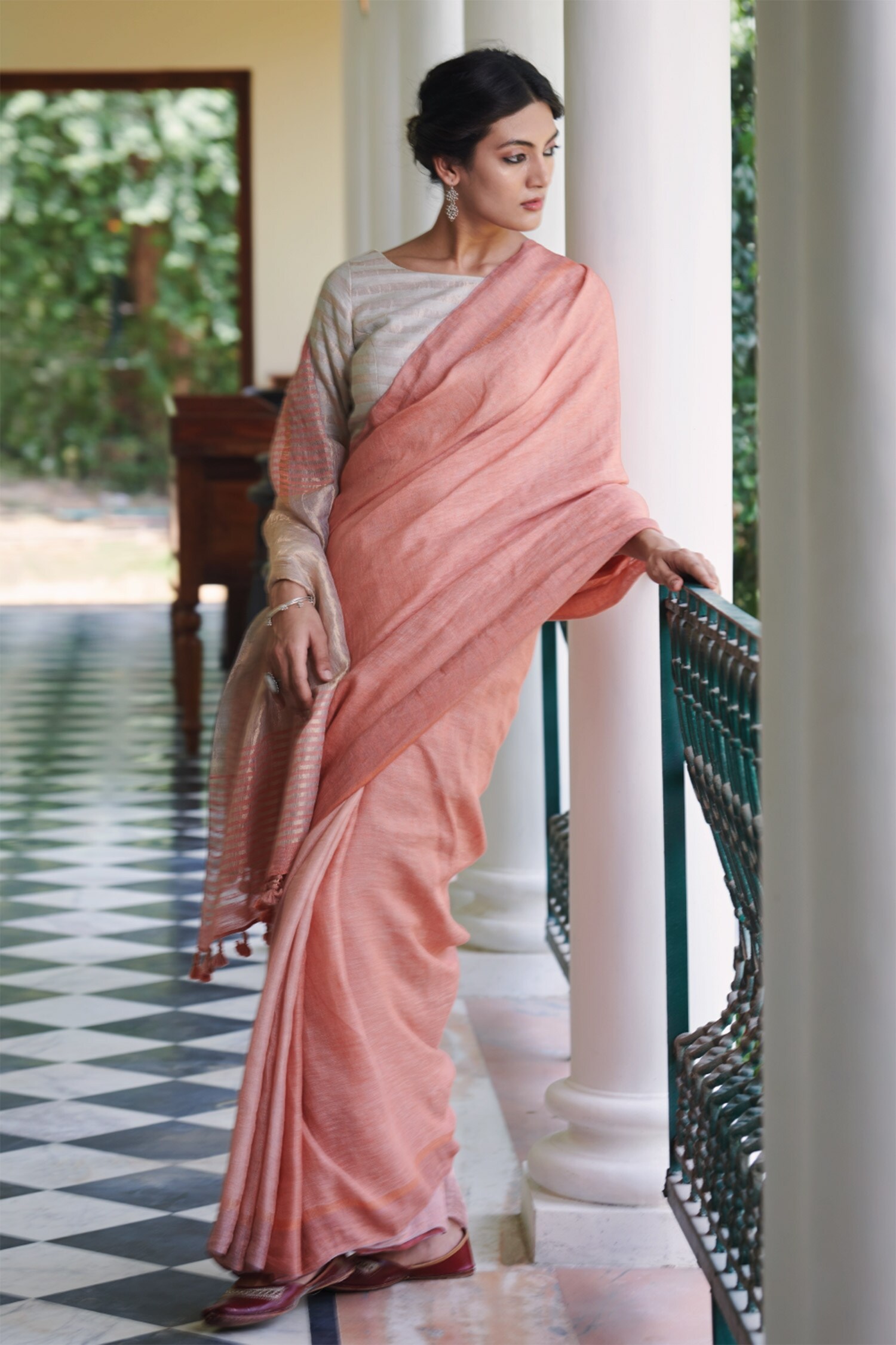 Buy Dressfolk Pink Gulnaz Handloom Linen Striped Saree Online | Aza Fashions