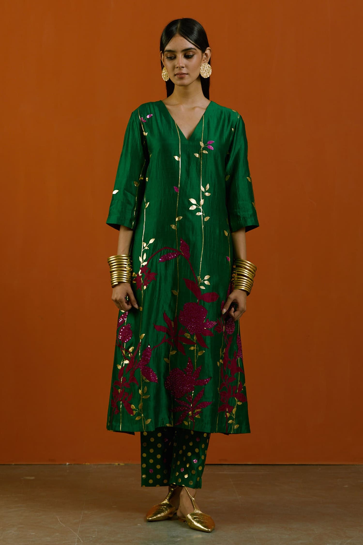 Buy Green Chiniya Silk Printed Floral And Haritsundari Kurta & Pant Set ...