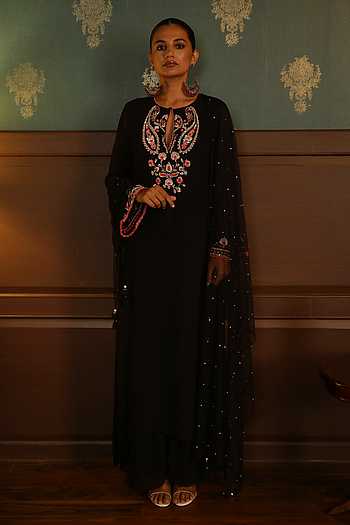 Buy Black Georgette Embroidery Paisley Keyhole Kurta Set For Women by ...