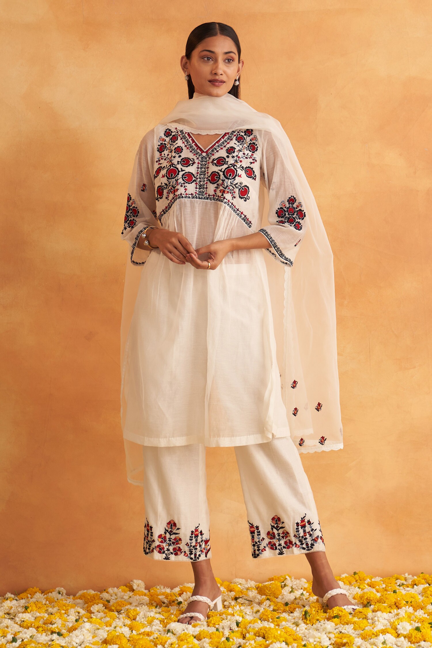 Buy Ivory Kurta And Pant: Chanderi Embroidered Thread V Placed Floral ...