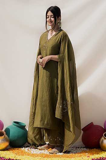 Buy MITHI SUPARI Green Mul Chanderi Savani Neck Embroidered Kurta Pant ...
