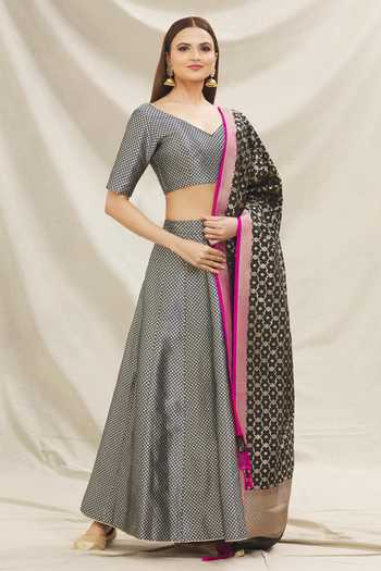 Buy Handloom Silk Woven Pattern Lehenga Set by Pinki Sinha at Aza Fashions