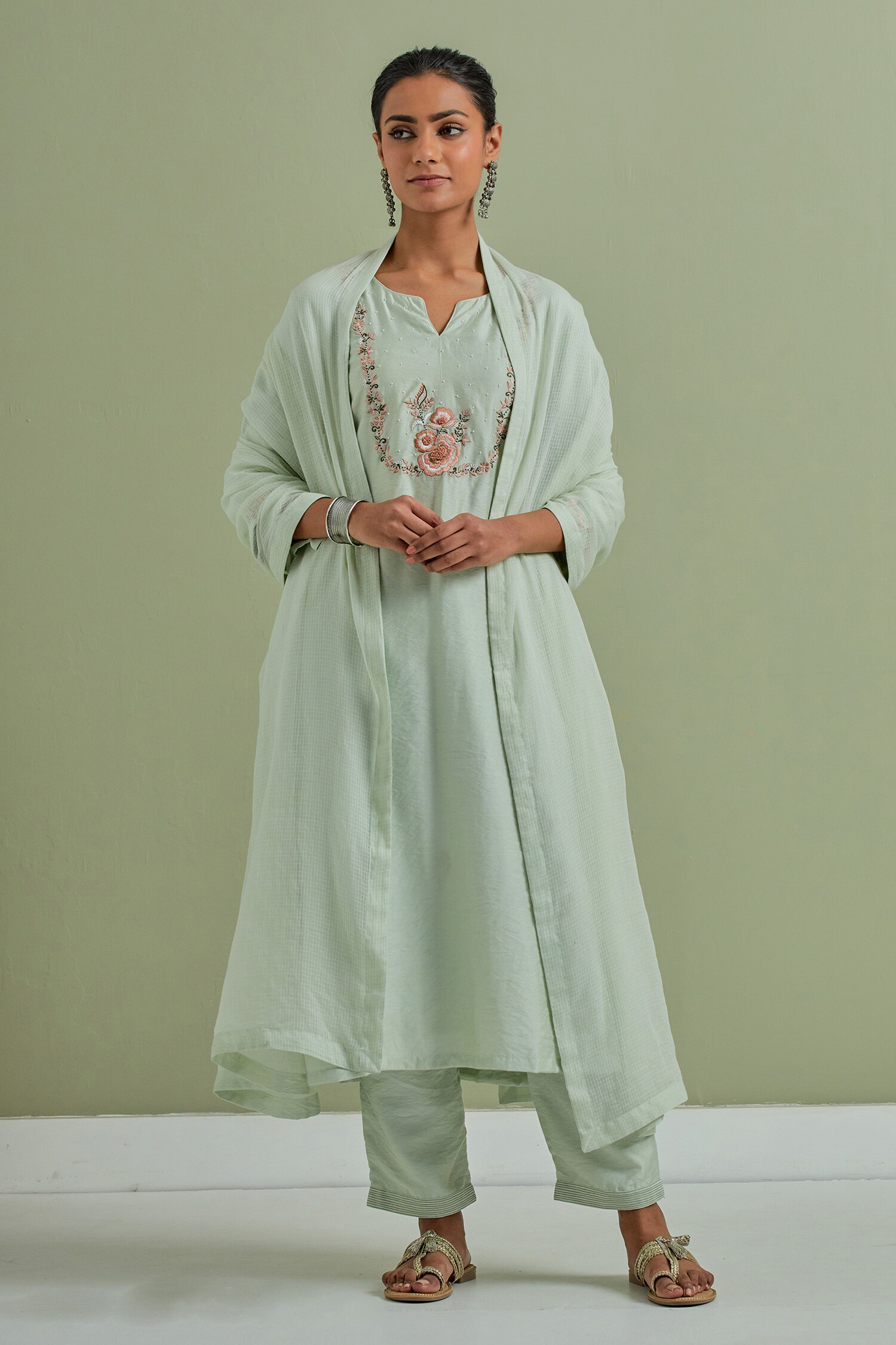 Buy Floral Embroidered Straight Kurta Set by Priya Chaudhary at Aza ...
