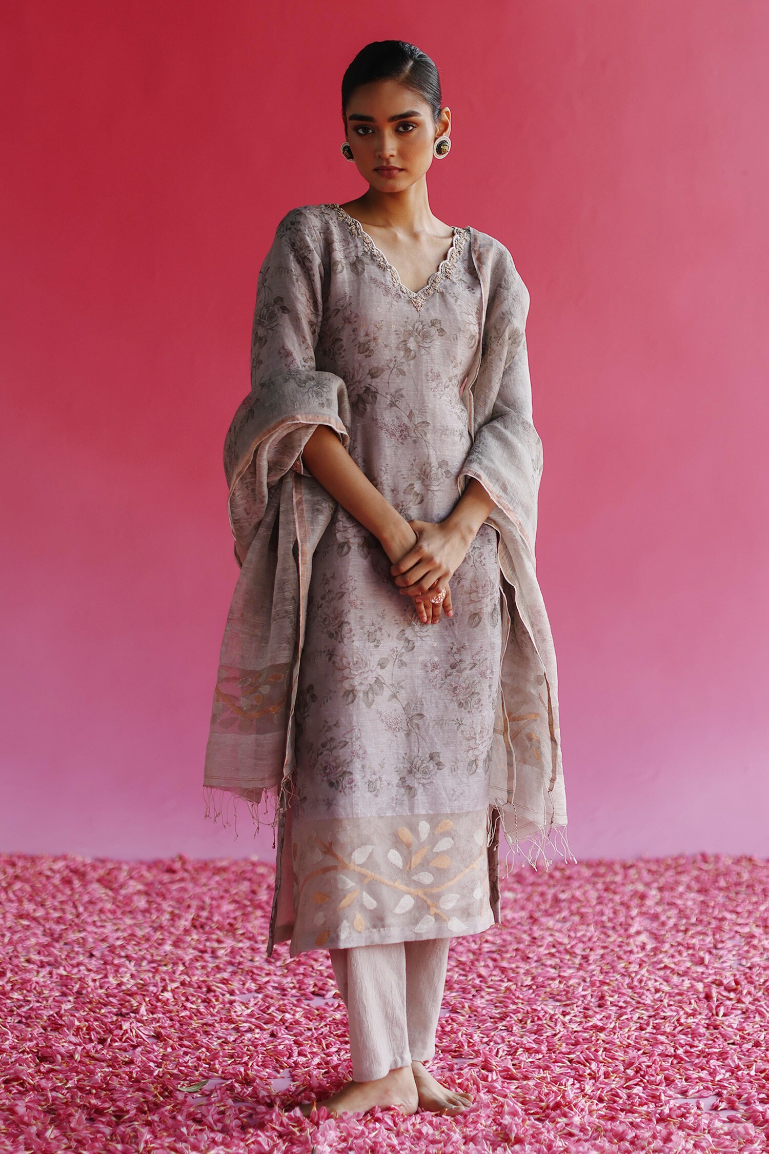 Buy Taisha Grey Swaroop Floral Pattern Dupatta Online | Aza Fashions