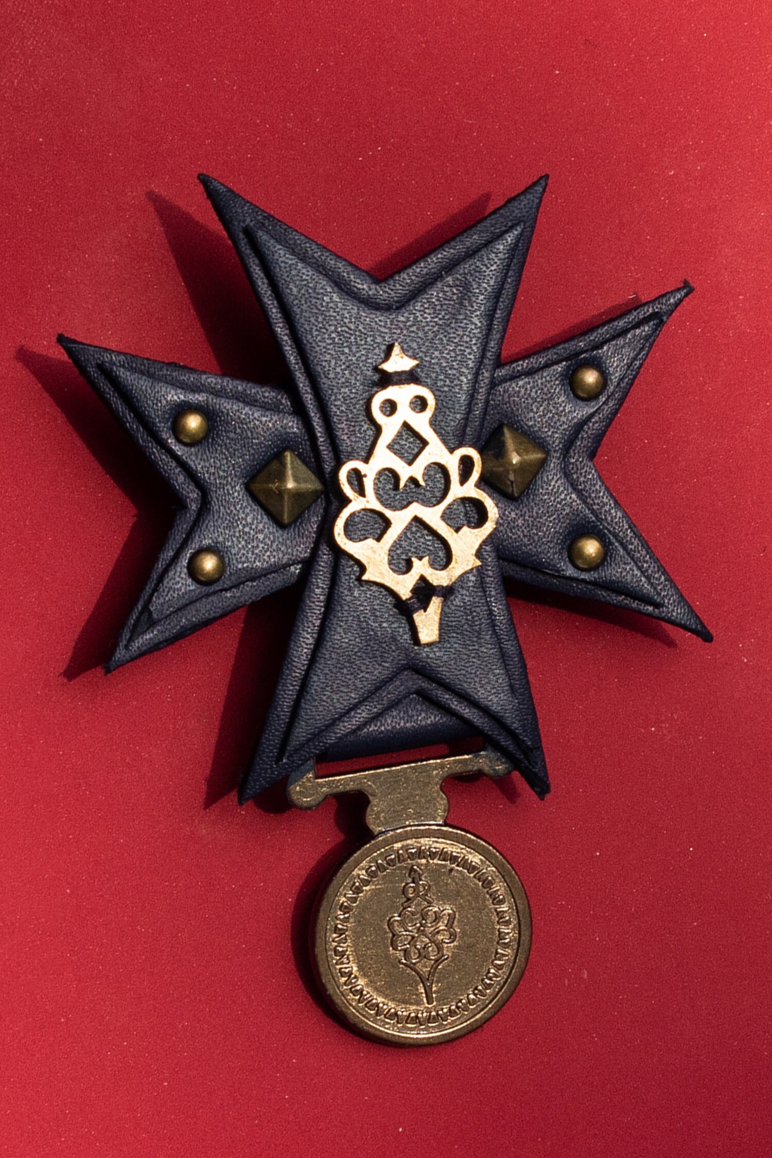 Buy S&N by Shantnu Nikhil Black Embellished Metallic Studs Brooch ...