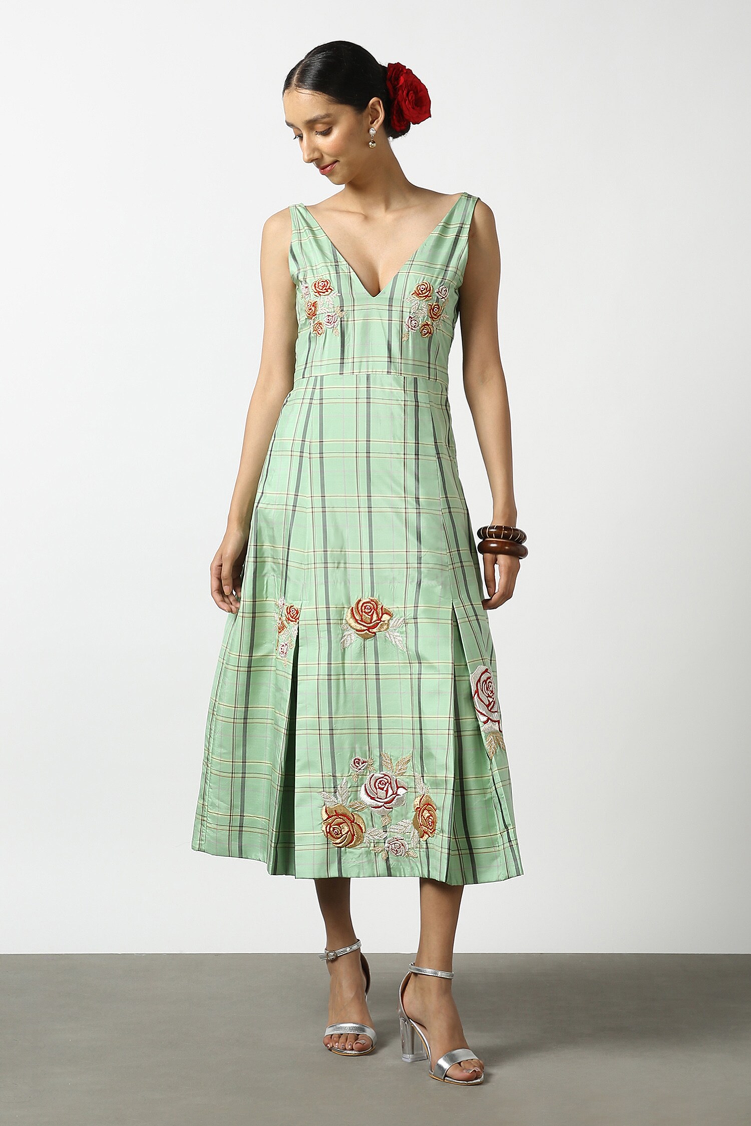 Buy Latha Puttanna Green Silk Handwoven Checkered Pattern Dress Online ...