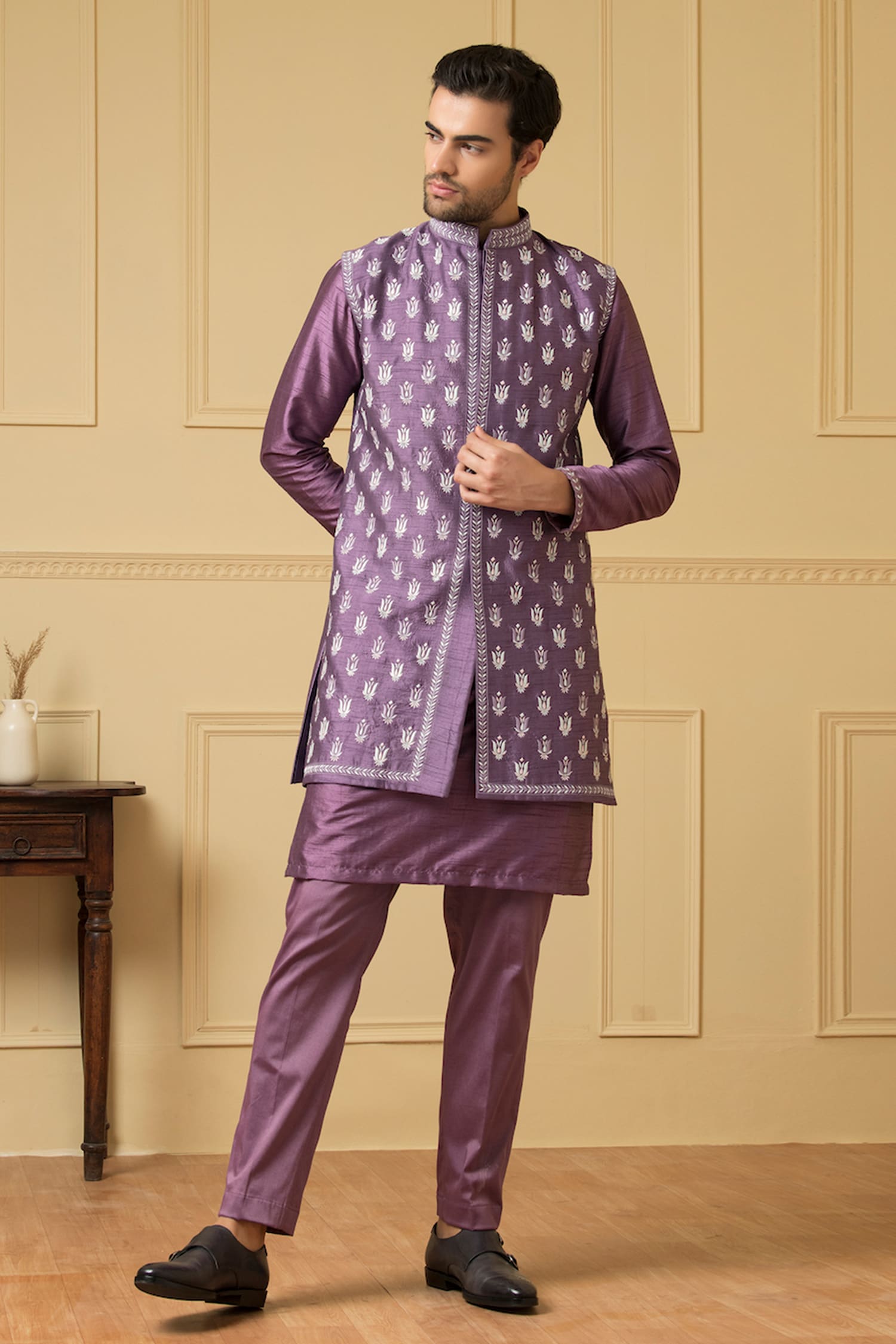 Buy Suave Floral Embroidered Bundi Kurta Set by Hilo Design at Aza Fashions